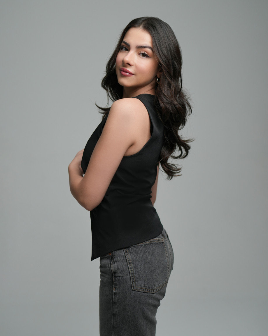 Ecem Öz I PH7 Entertainment